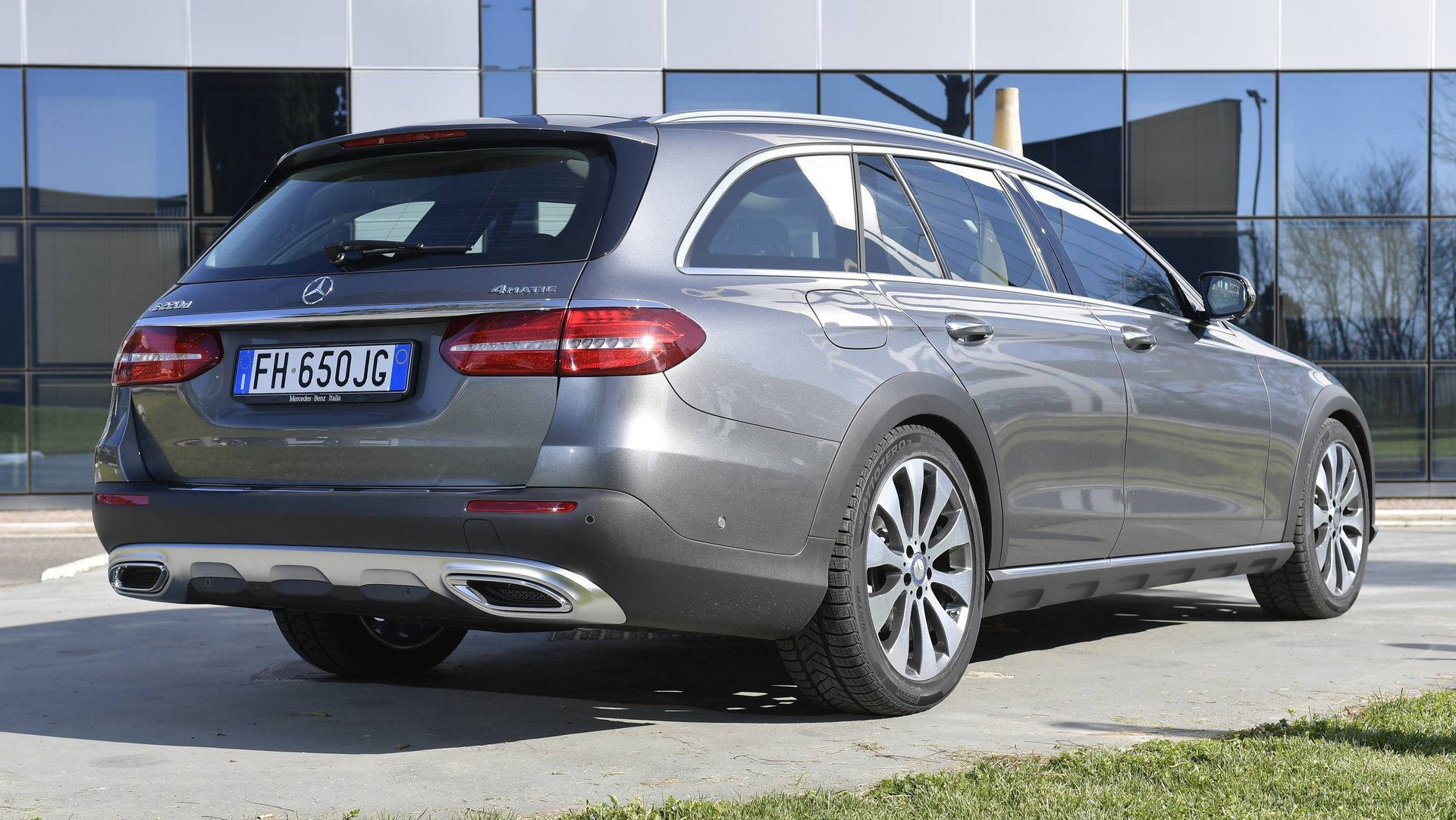 Prova Mercedes-Benz Classe E SW All-Terrain, Station e integrale