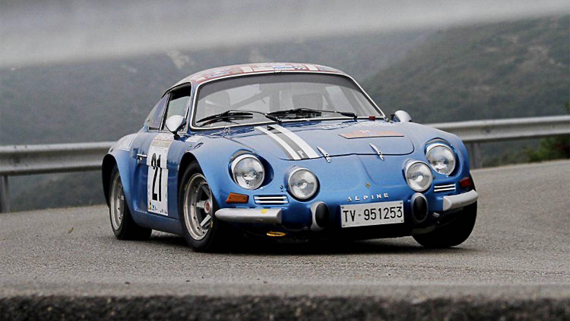La storia della Alpine A110, la berlinetta super leggera regina dei rally