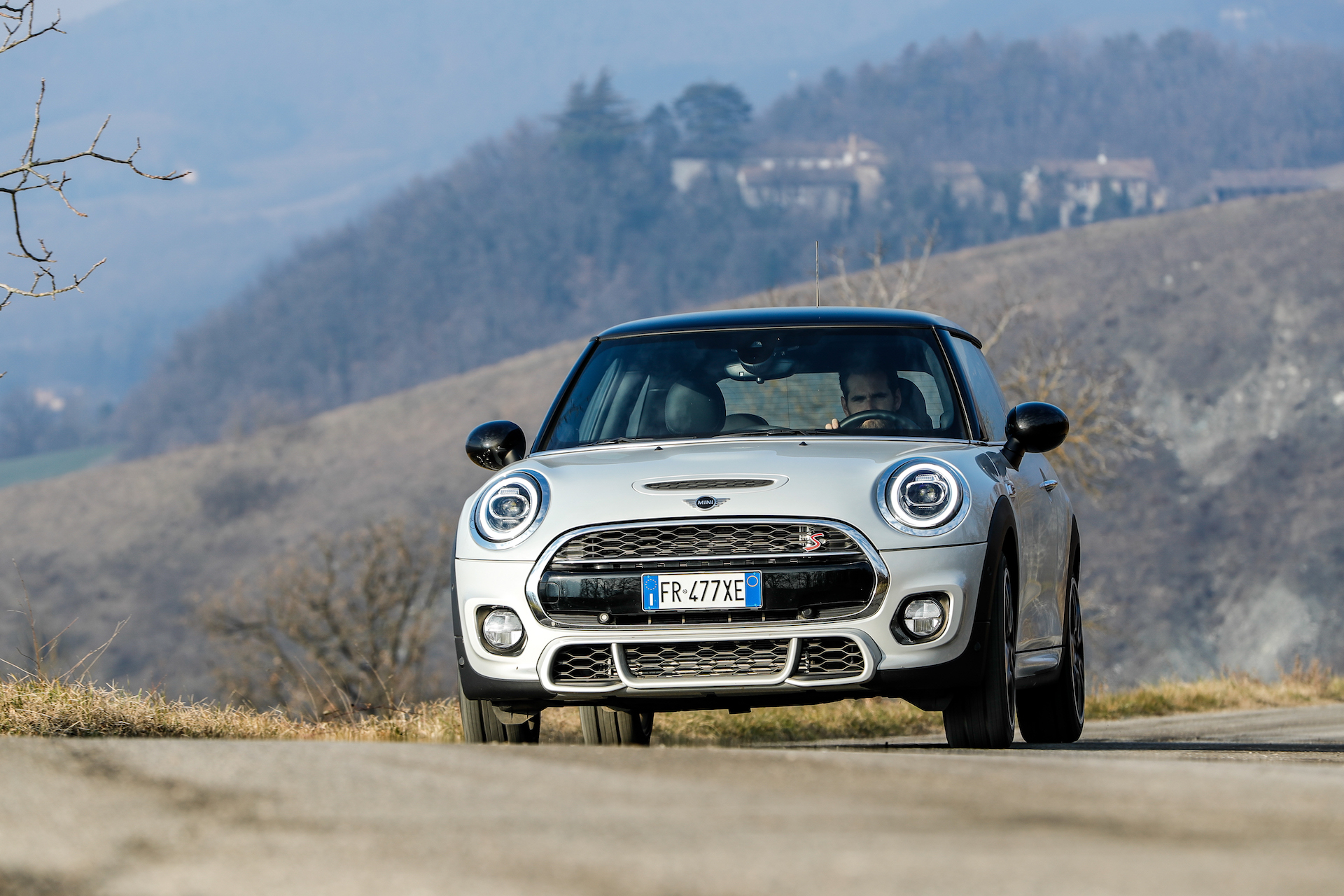 Confronto piccole sportive: Abarth 595 Pista vs Ford Fiesta ST vs MINI ...